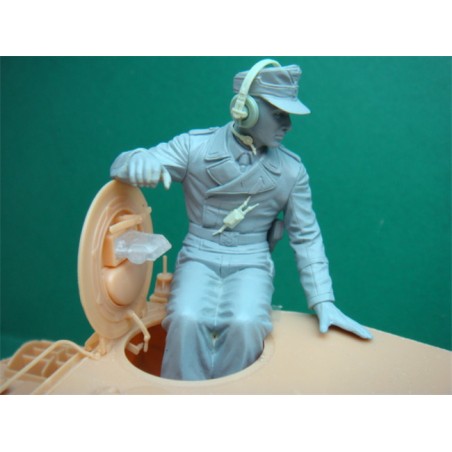 German W.W.II Wehrmacht Panzer Crew (Commander) Multi-Pose for Luchs ...